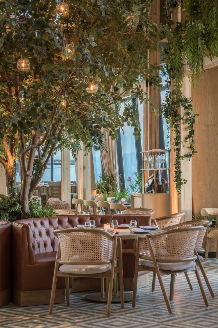 Ling Ling Mexico City – A Restaurant with a Floating Courtyard on Top ...