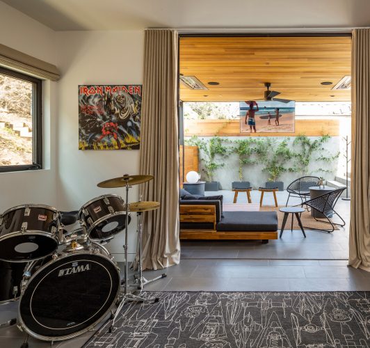 “Wrap Recess House” by ANX Maximizes Outdoor Living Without Sacrificing ...