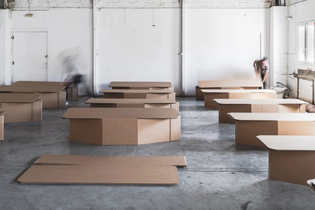 Humanitaria｜The biodegradable emergency cardboard bed that takes five ...