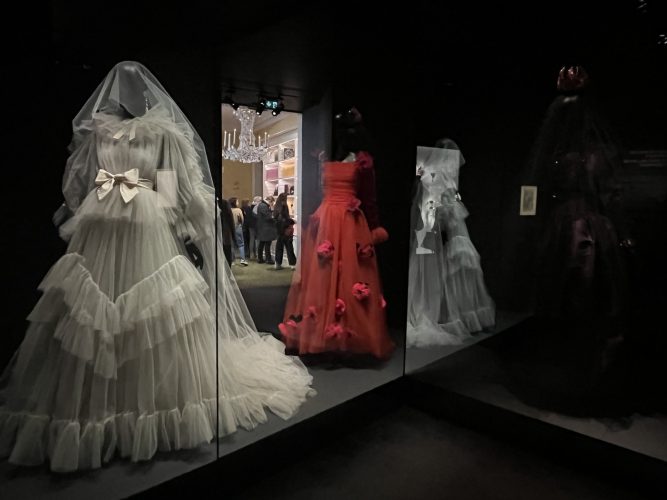 “Transparences”, the new exhibition at the musée Yves Saint Laurent in ...