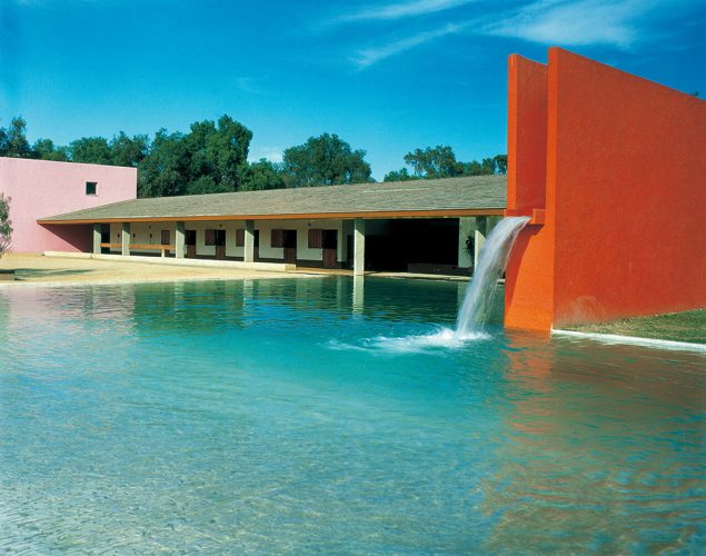 7 iconic designed pools around the world are here to refresh your eyes ...